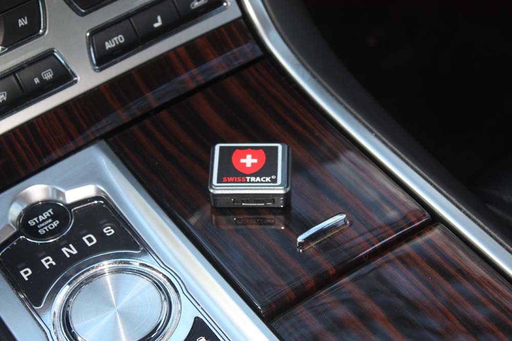 slide – GPS Sender Mini – Swisstrack – kleinster GPS Tracker